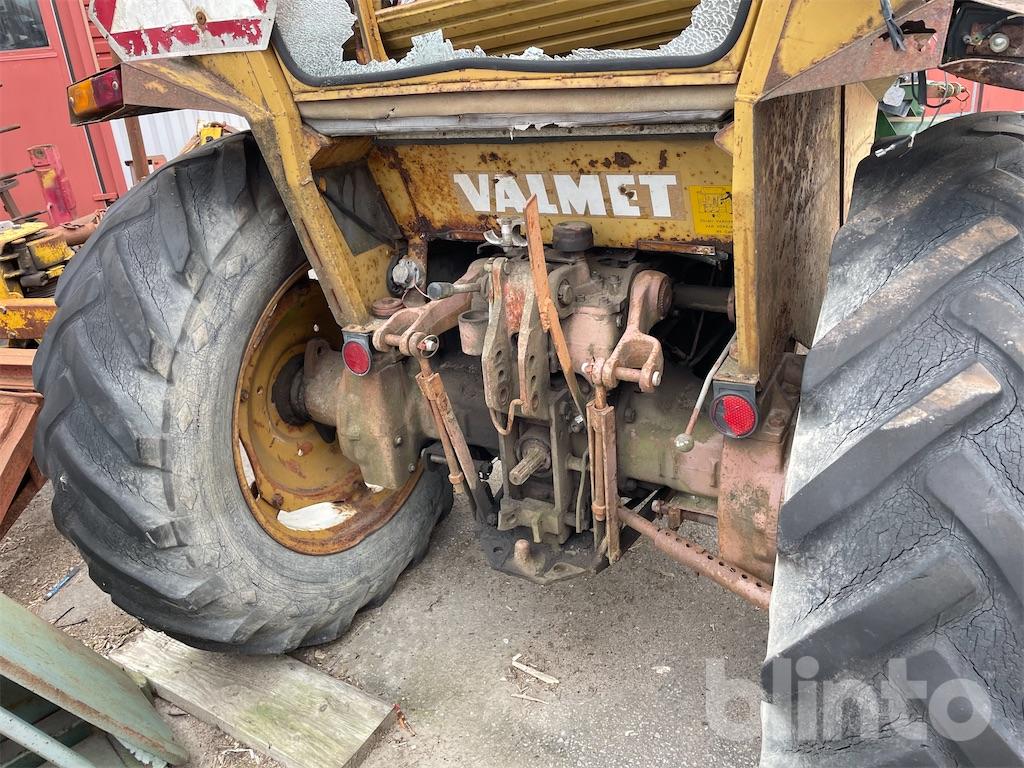 Traktor - VALMET 502 | Blinto auktioner
