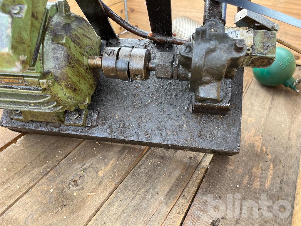 Pump - VEM | Blinto auktioner