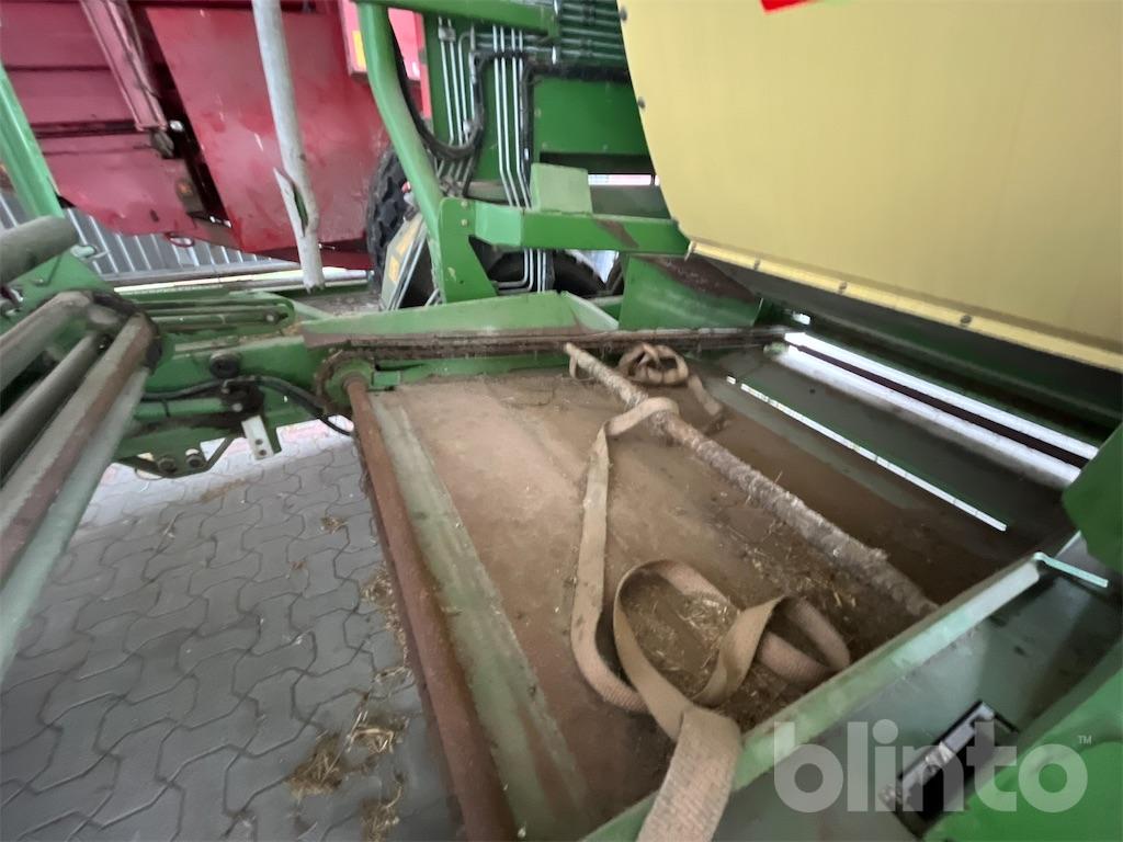 Rundbalspress - Krone Comprima CV150 XC | Blinto