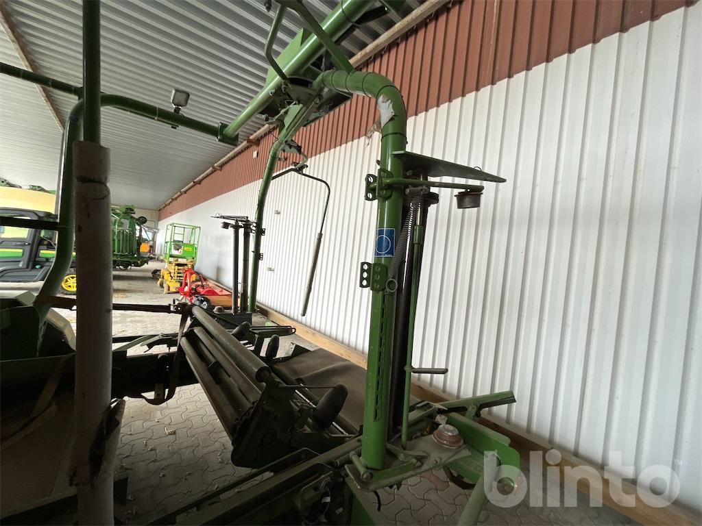 Rundbalspress - Krone Comprima CV150 XC | Blinto