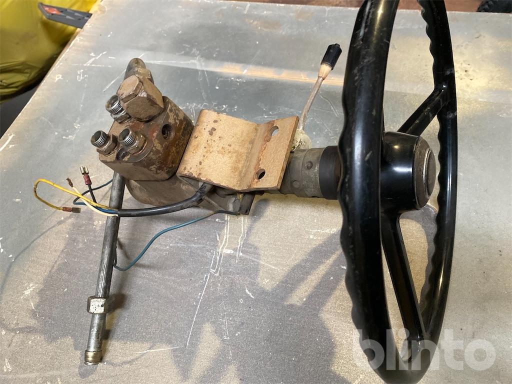 Traktor ratt - Hydraulisk | Blinto auktioner