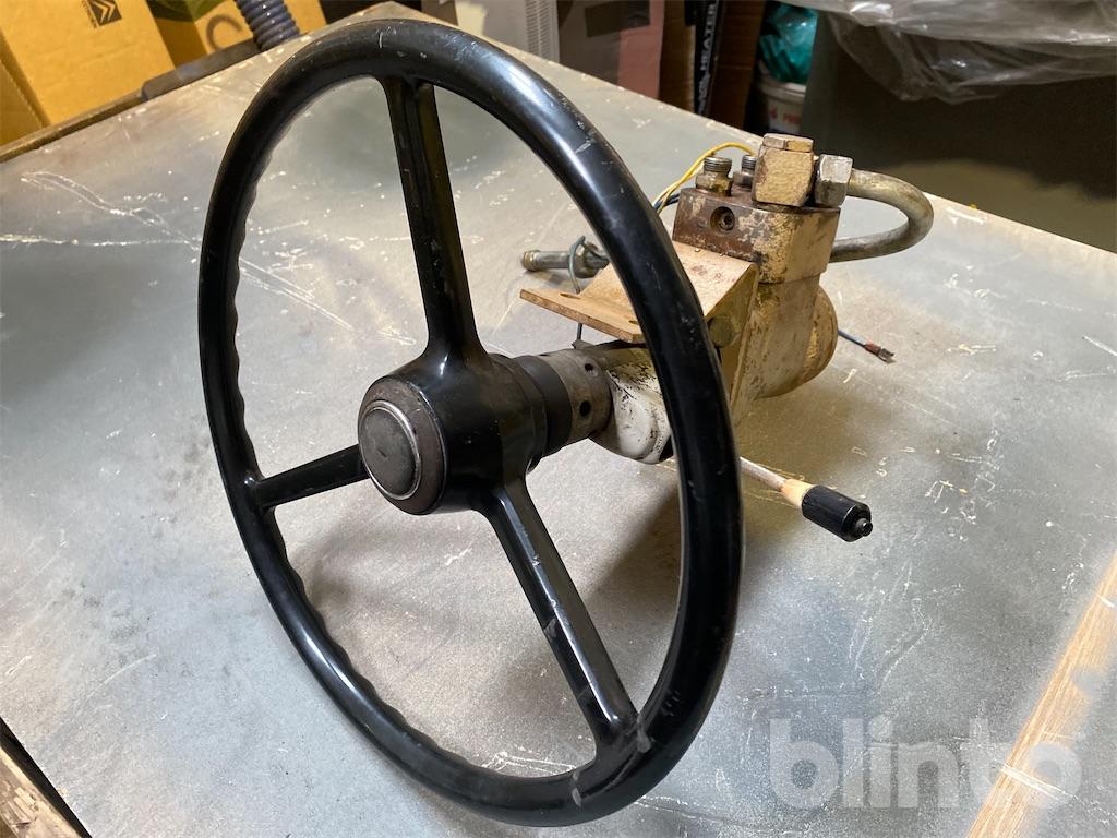 Traktor ratt - Hydraulisk | Blinto auktioner