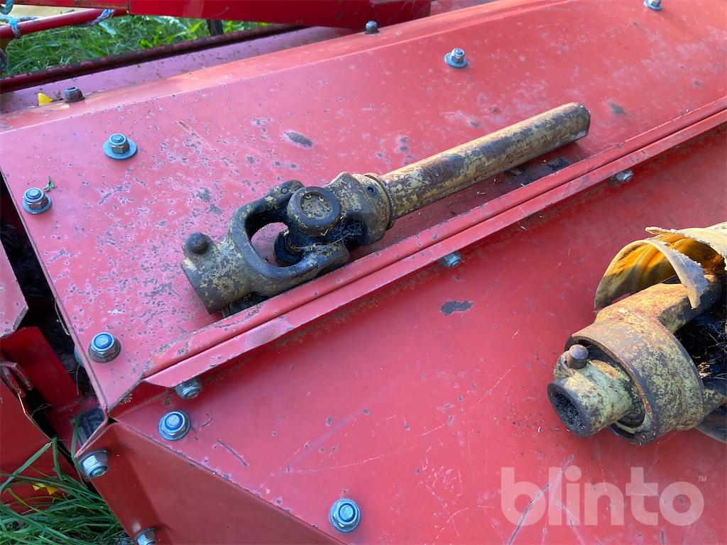 Slåtterkross - Taarup 305 | Blinto auktioner