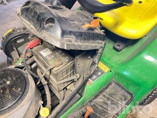 Åkgräsklippare - John Deere X590 | Blinto auktioner
