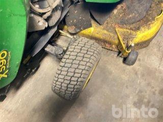 Åkgräsklippare - John Deere X590 | Blinto auktioner