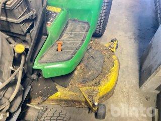 Åkgräsklippare - John Deere X590 | Blinto auktioner