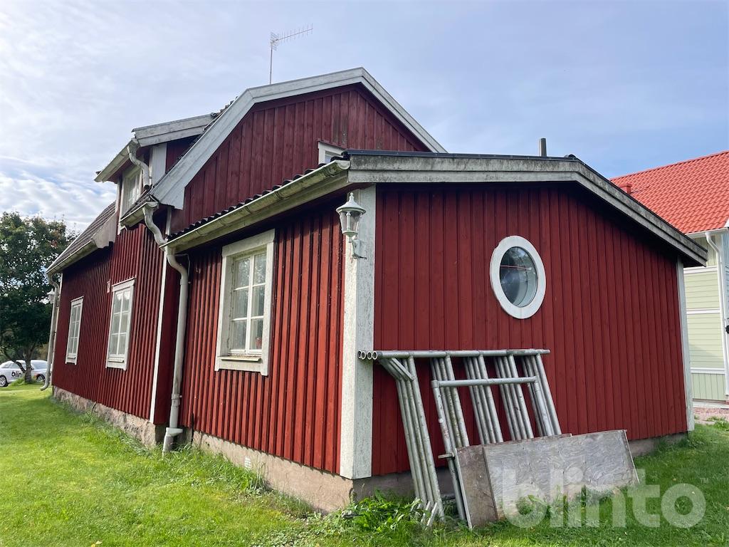 Hus - Timrad stuga | Blinto auktioner
