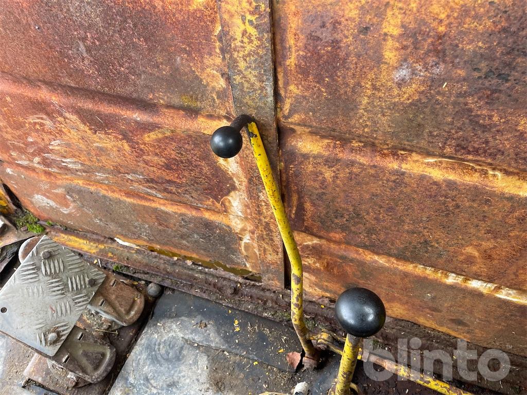 Baklastare - Volvo 225 | Blinto auktioner