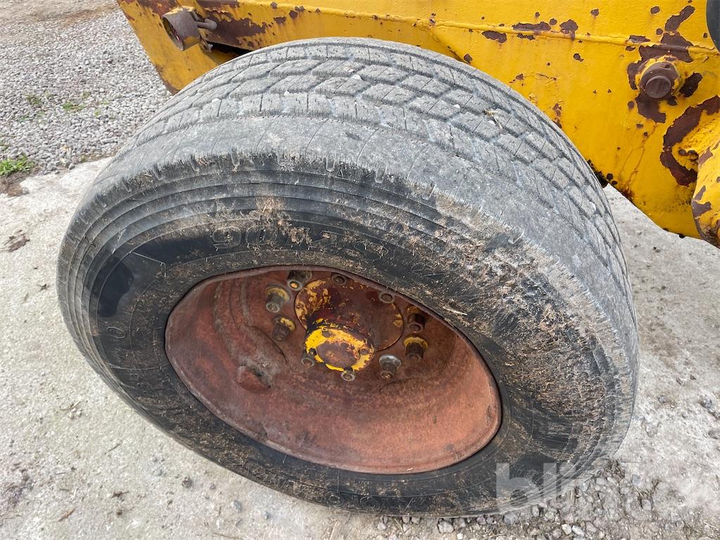 Baklastare - Volvo 225 | Blinto auktioner