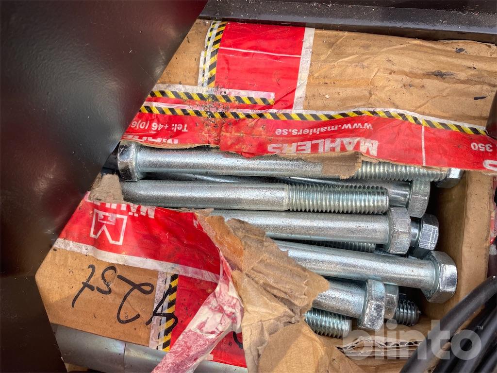 Utrustning - Till plog | Blinto auktioner