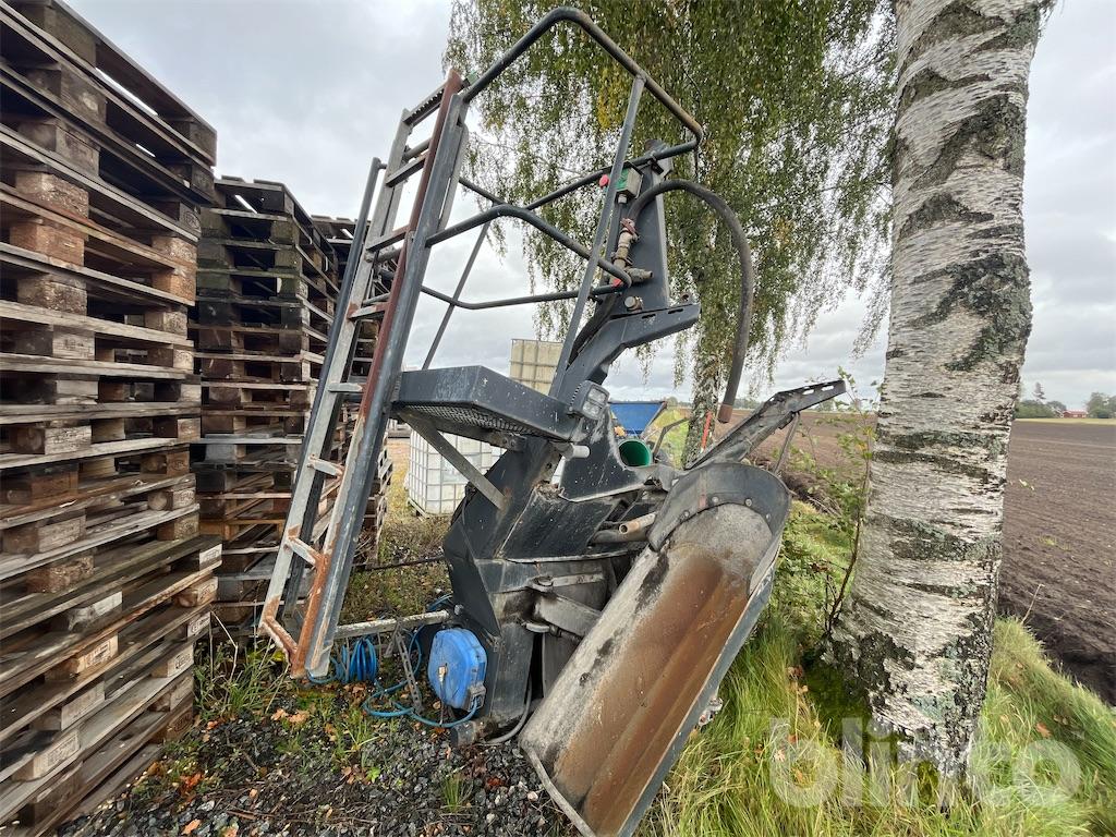Hydraulisk - Saraka Betongränna med manövreringskontroll | Blinto auktioner