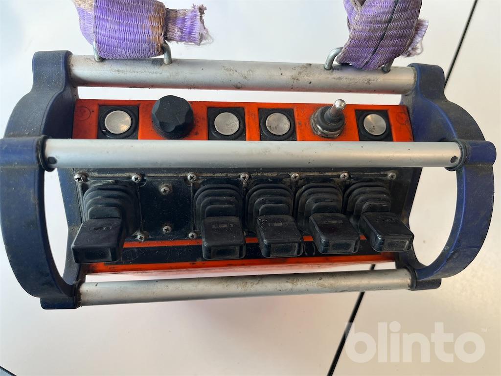 Hydraulisk - Saraka Betongränna med manövreringskontroll | Blinto auktioner