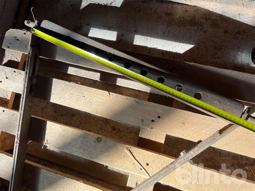 Stabiliseringsstag - Med hålbom för Ferguson | Blinto auktioner