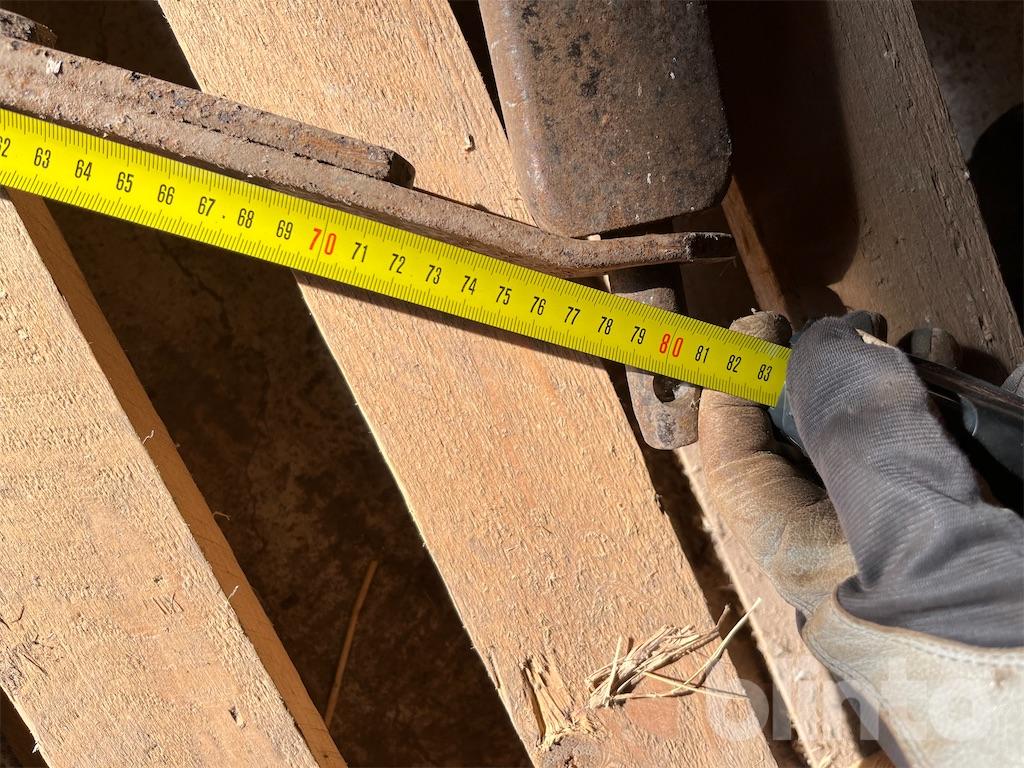 Stabiliseringsstag - Med hålbom för Ferguson | Blinto auktioner