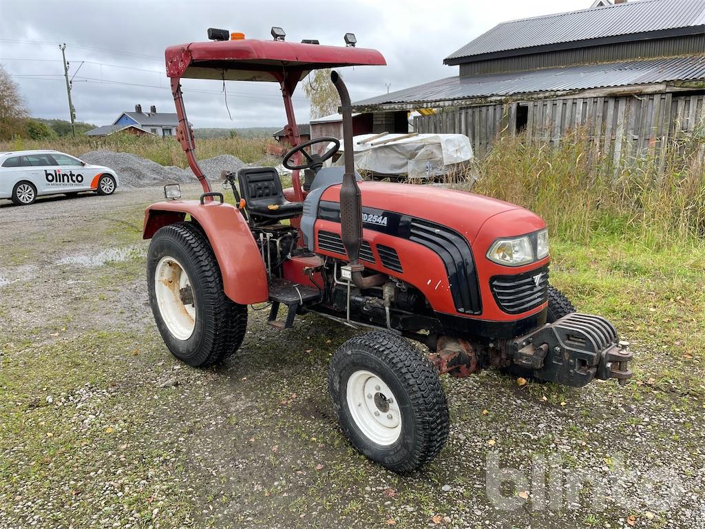 Traktor - EUROPARD 254A | Blinto auktioner