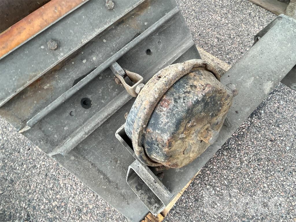 Sandspridare Lastbil - SLIREJ SS | Blinto auktioner