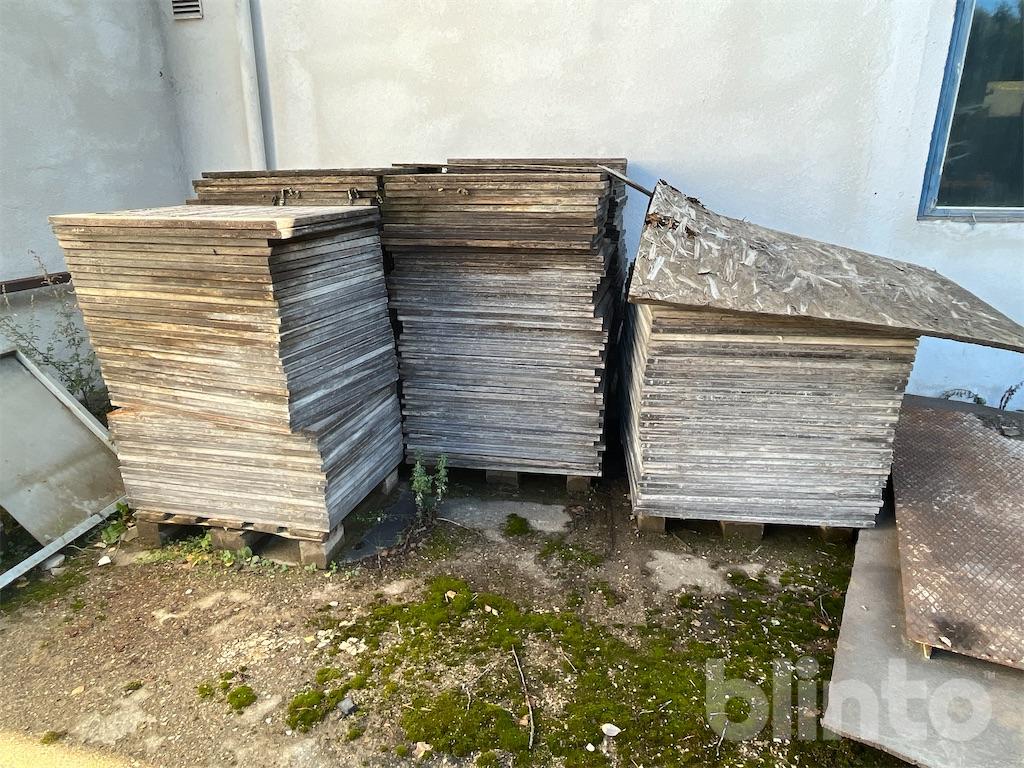 Plyfa - Plywoodskivor ca 300 stycken | Blinto auktioner