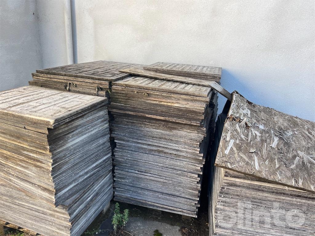 Plyfa - Plywoodskivor ca 300 stycken | Blinto auktioner