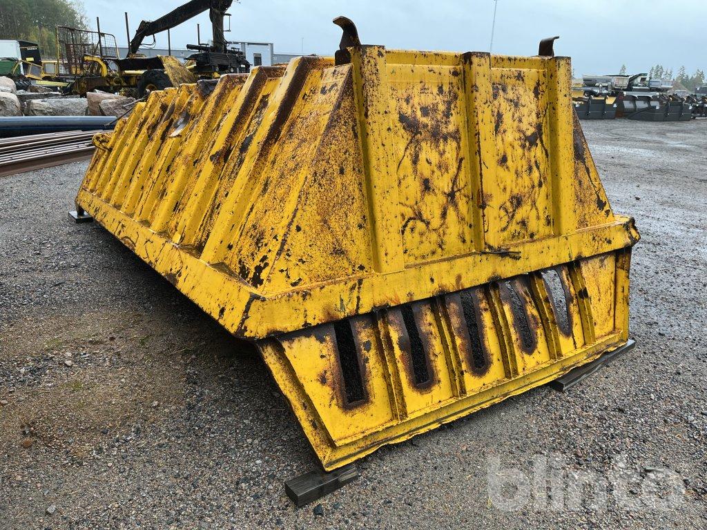 Flak - Livab | Blinto auktioner