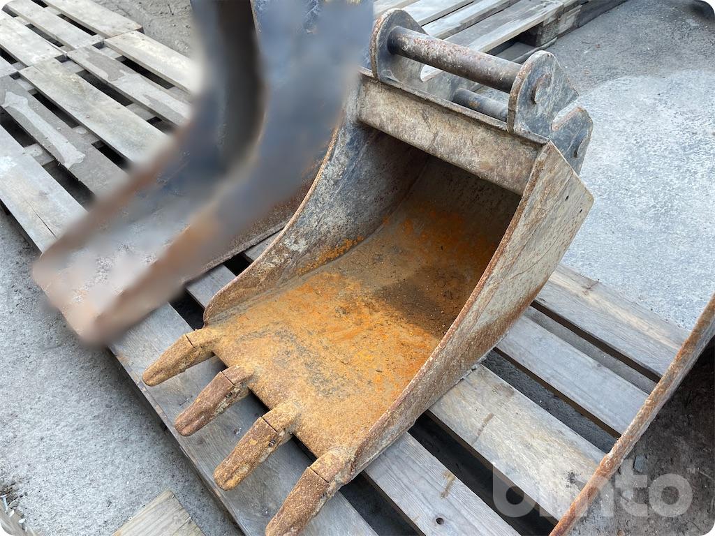 Grävskopa - tandad | Blinto auktioner