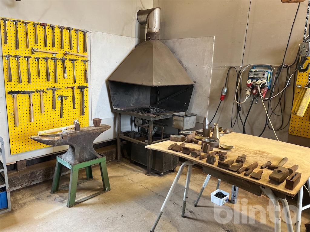 Komplett Smedja - Med utsug | Blinto auktioner