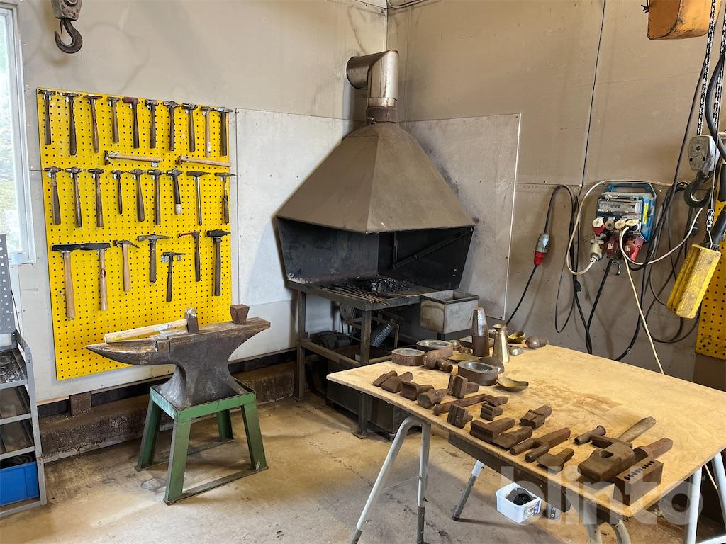 Komplett Smedja - Med utsug | Blinto auktioner
