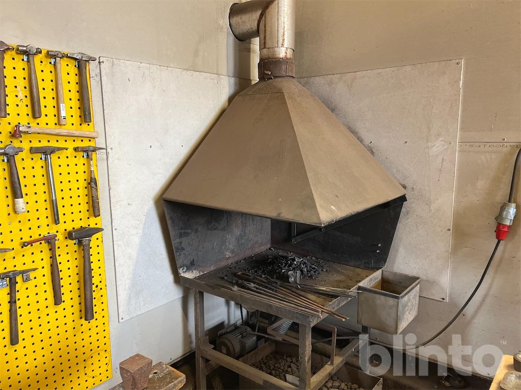 Komplett Smedja - Med utsug | Blinto auktioner