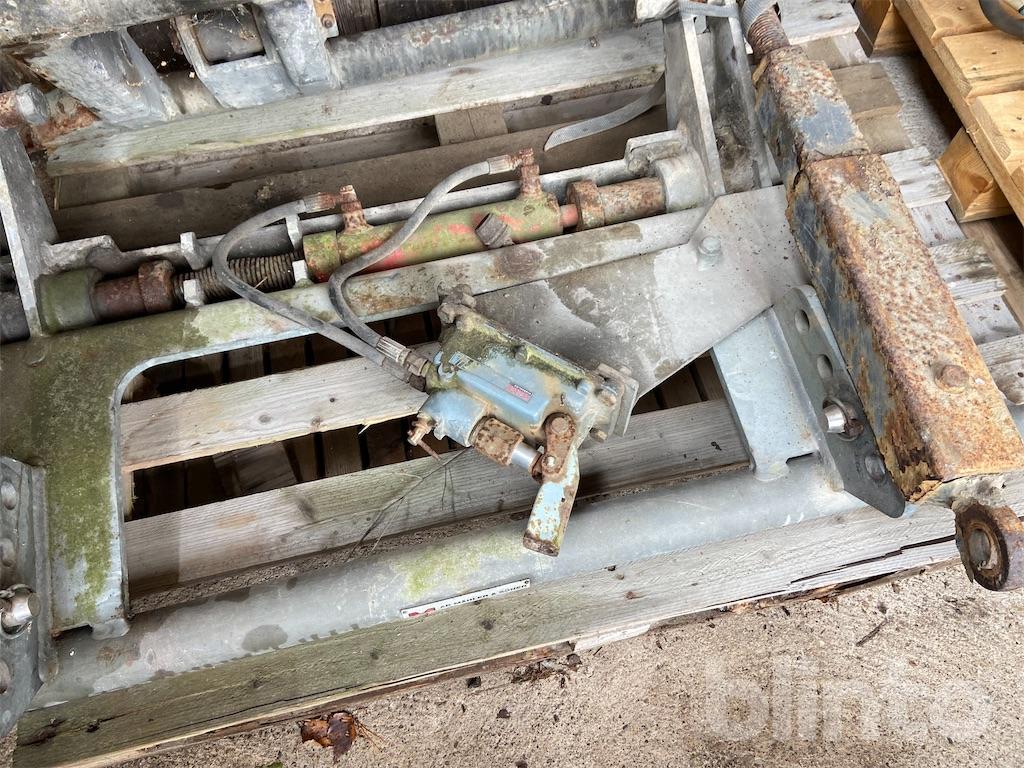 Frontfäste plog - Mähler | Blinto auktioner