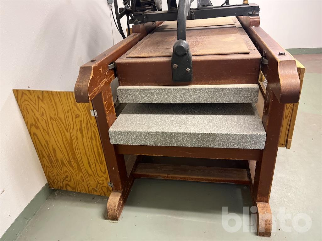 Sten-Mangel - A.T. Antonssons | Blinto auktioner