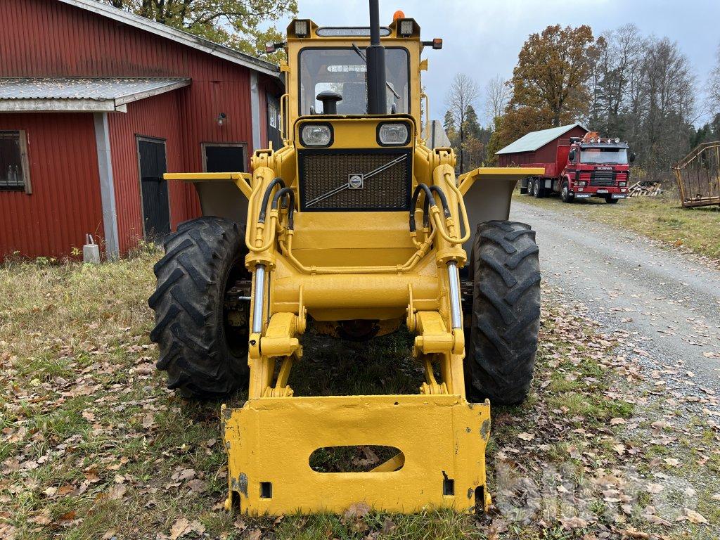 Traktorgrävare - BM 616B/646 | Blinto auktioner