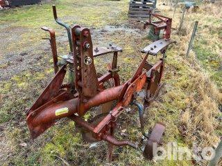 2-skärig plog - Kvernelands | Blinto auktioner