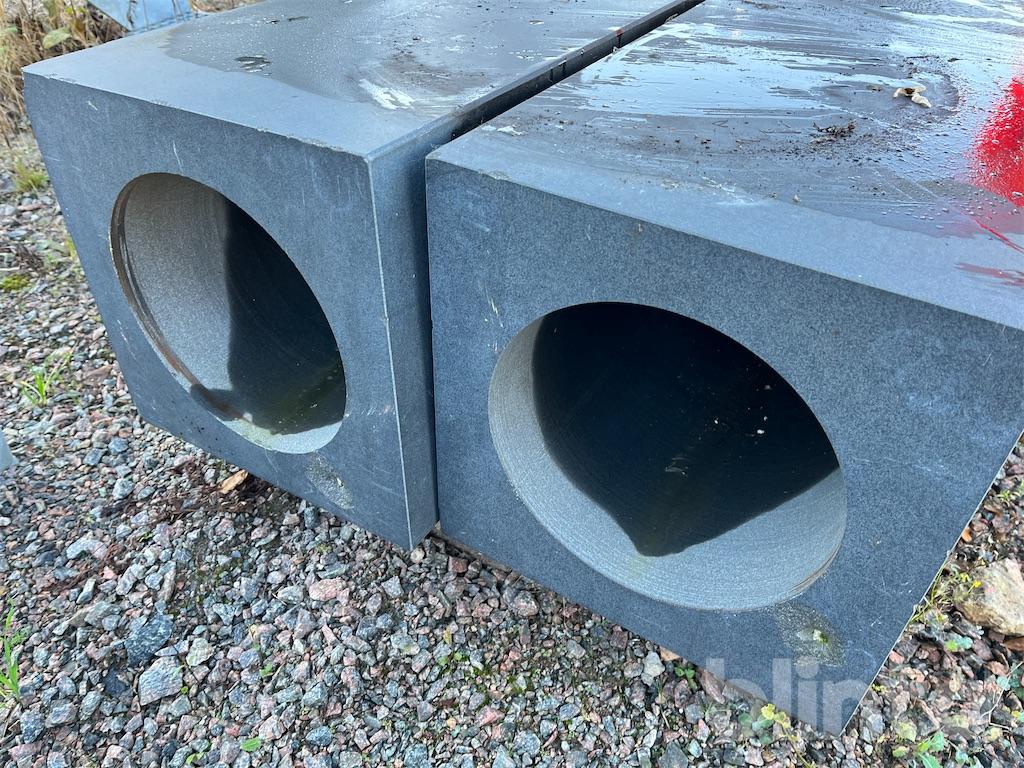 Pelare - 4st Granit Stolpar | Blinto auktioner
