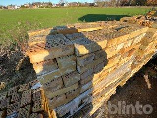 Gul tegelsten - Ca 30 pallar | Blinto auktioner