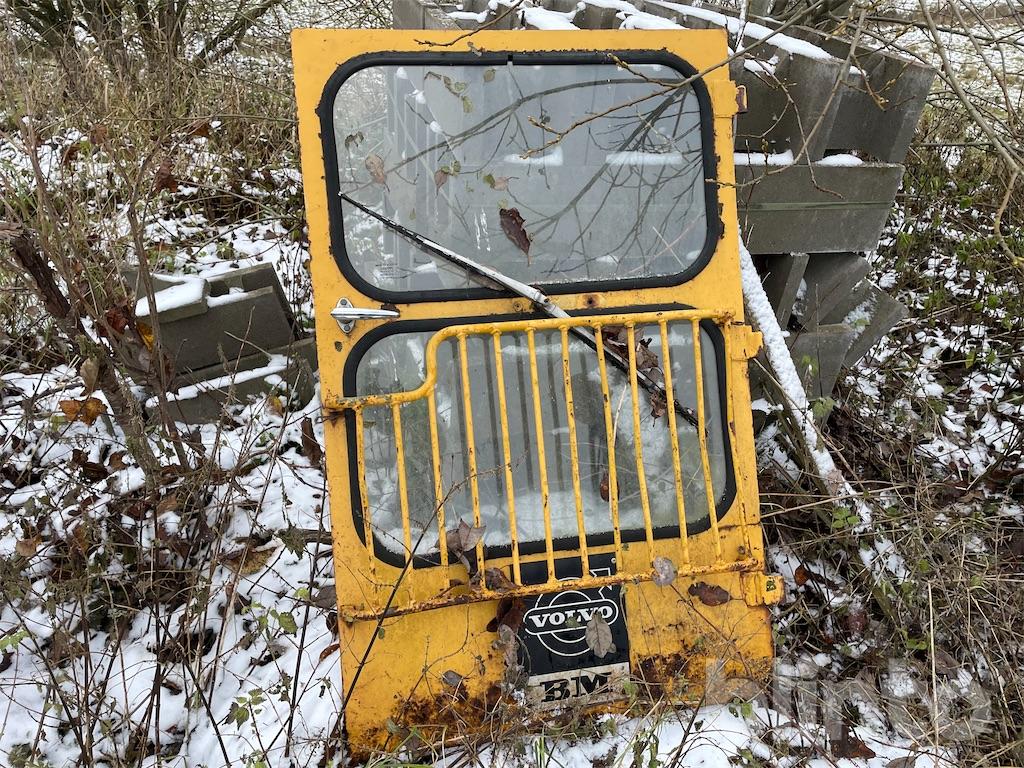 Baklastare - Volvo 840 | Blinto auktioner