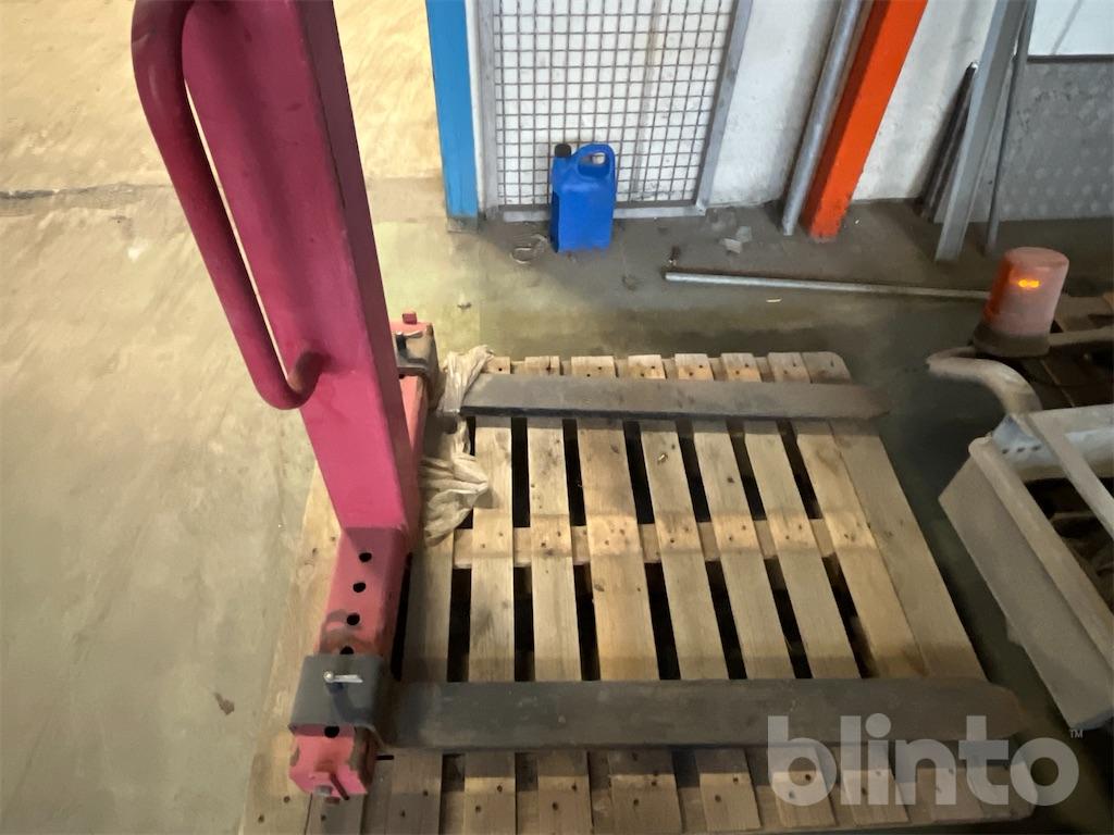 Pallyft Kranbil - Intra | Blinto auktioner