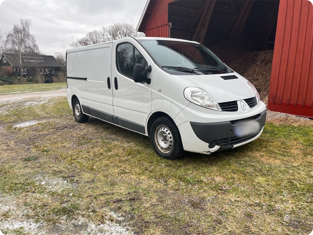 Lätt lastbil - RENAULT Trafic L 2,0 DCI 115 HK Värmare | Blinto auktioner