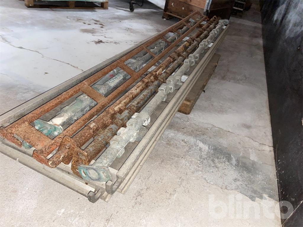 Byggställning - Haki | Blinto auktioner