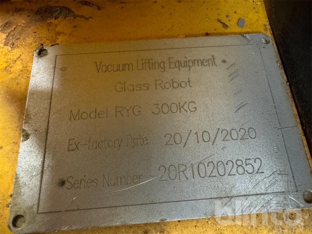 Glas lift - RYG | Blinto auktioner