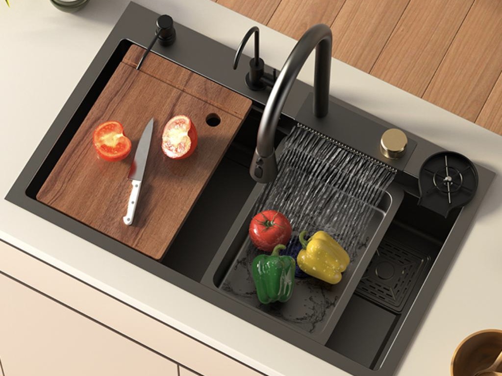 Diskho - Svart i rostfritt- Nytt #2 | Blinto auktioner