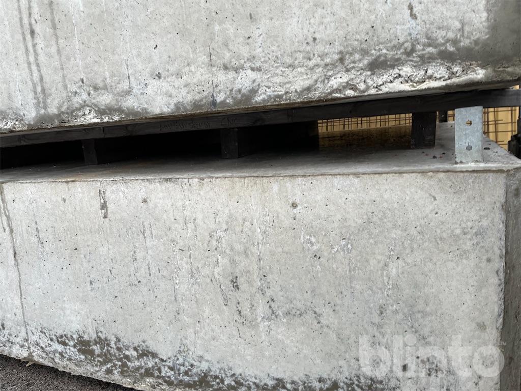 Flytblock - Lukasbygg | Blinto auktioner