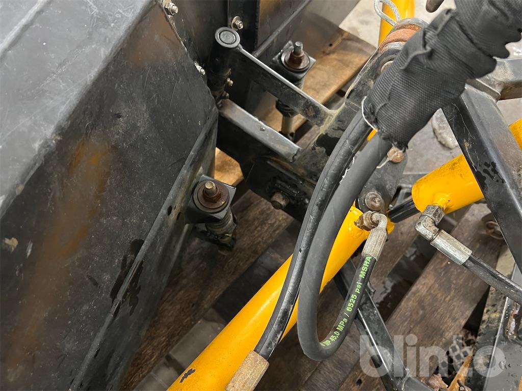 ATV snöredskap - Vikplog/sandspridare/ | Blinto auktioner