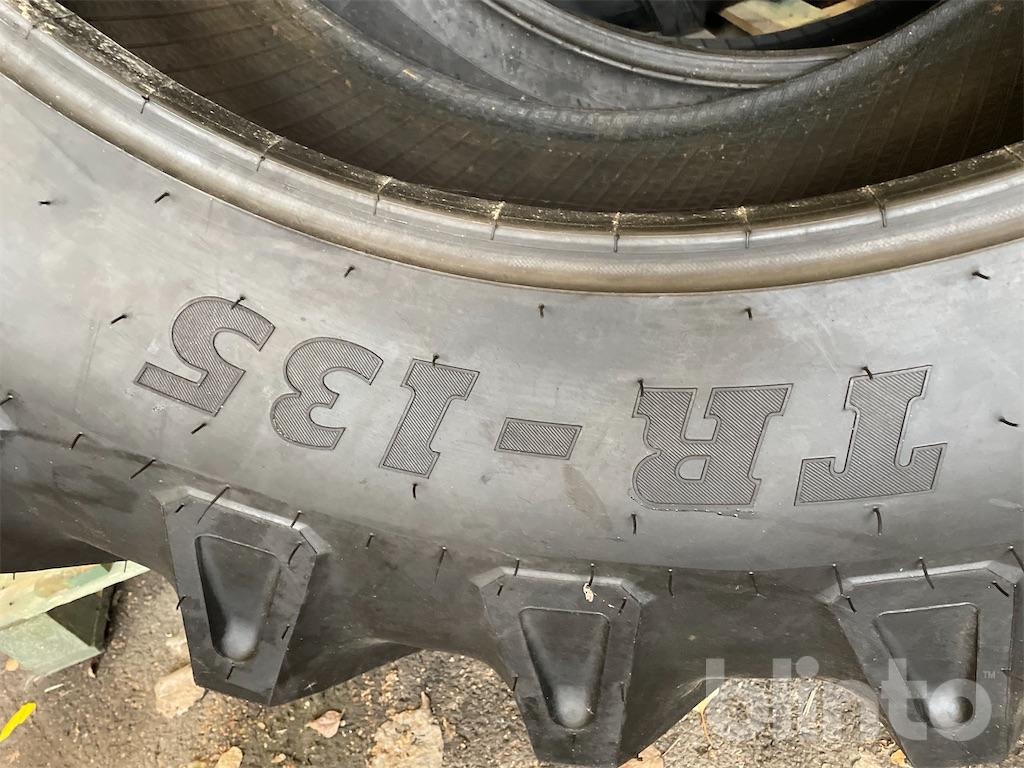 Traktordäck - BKT 20.8-38 | Blinto auktioner