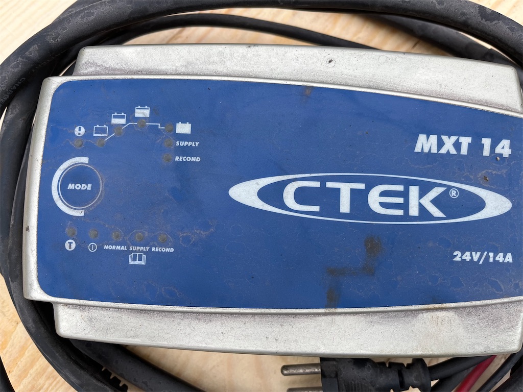 Batteriladdare 24 V - CTEK MXT 14 | Blinto auktioner