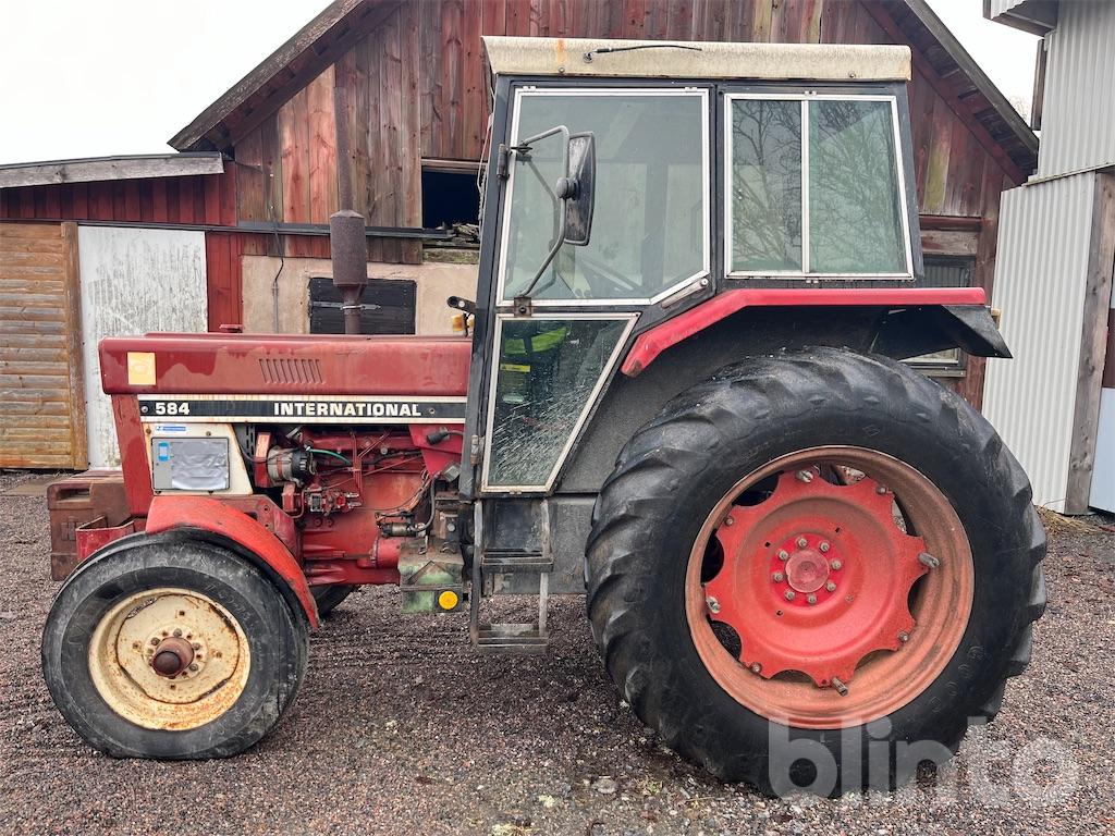 Traktor - International 584 | Blinto auktioner