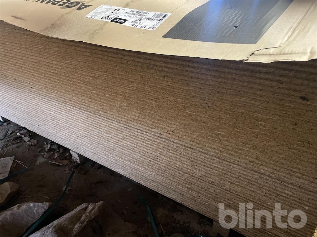 Osb skivor - 11 pallar 2510x 675 x 15 mm | Blinto auktioner