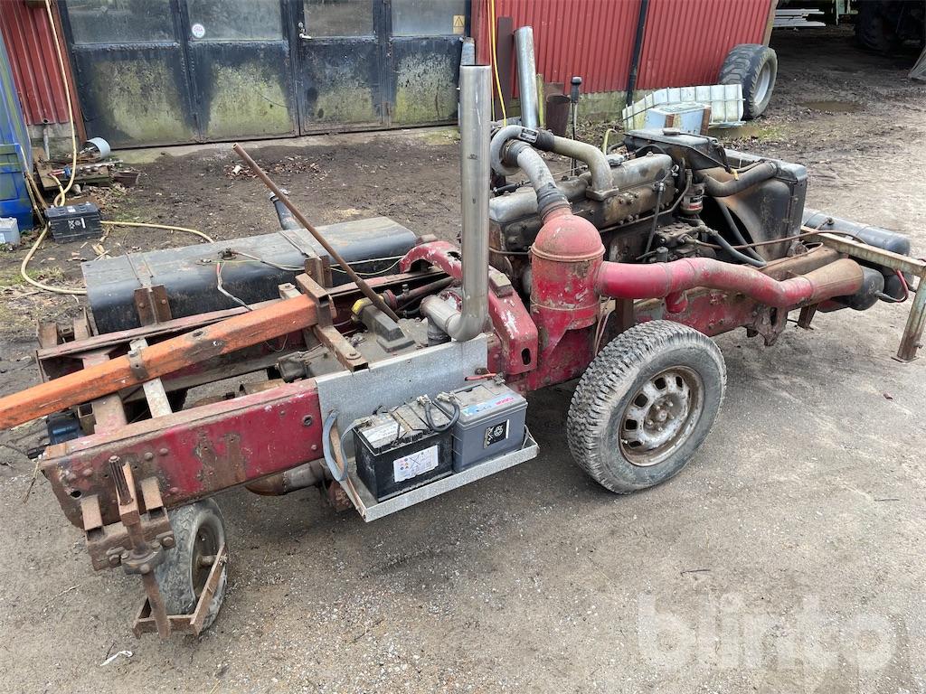 Stationär motor - Volvo TD50 med vändlåda | Blinto auktioner