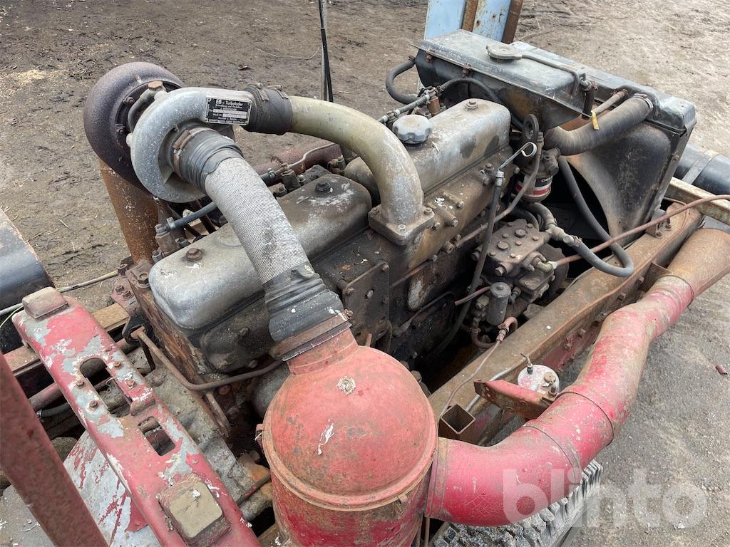 Stationär motor - Volvo TD50 med vändlåda | Blinto auktioner