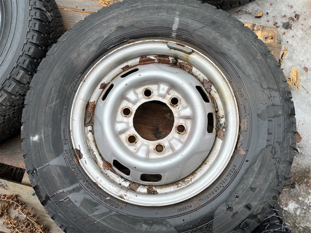 6st Hjul Pickup - 195R14C | Blinto auktioner