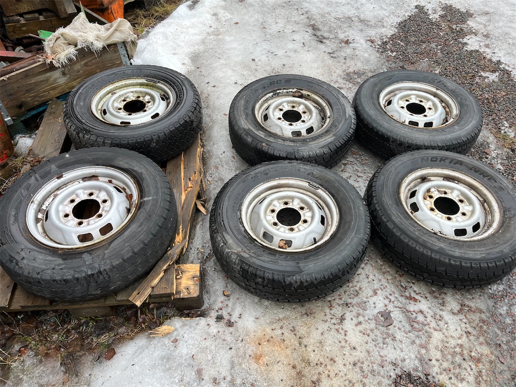 6st Hjul Pickup - 195R14C | Blinto auktioner