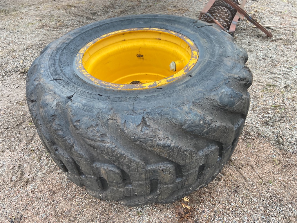 Skogsmaskinsdäck - Forrest King | Blinto auktioner